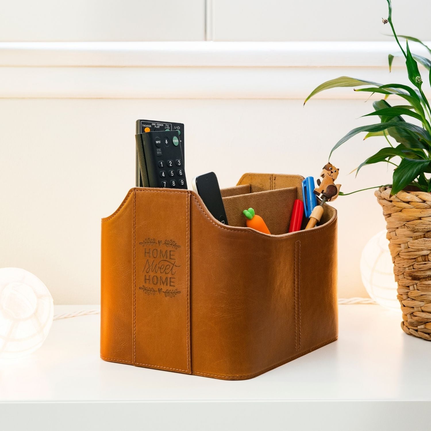 Londo Leather Remote Control Organizer and Caddy – MegaGear Store